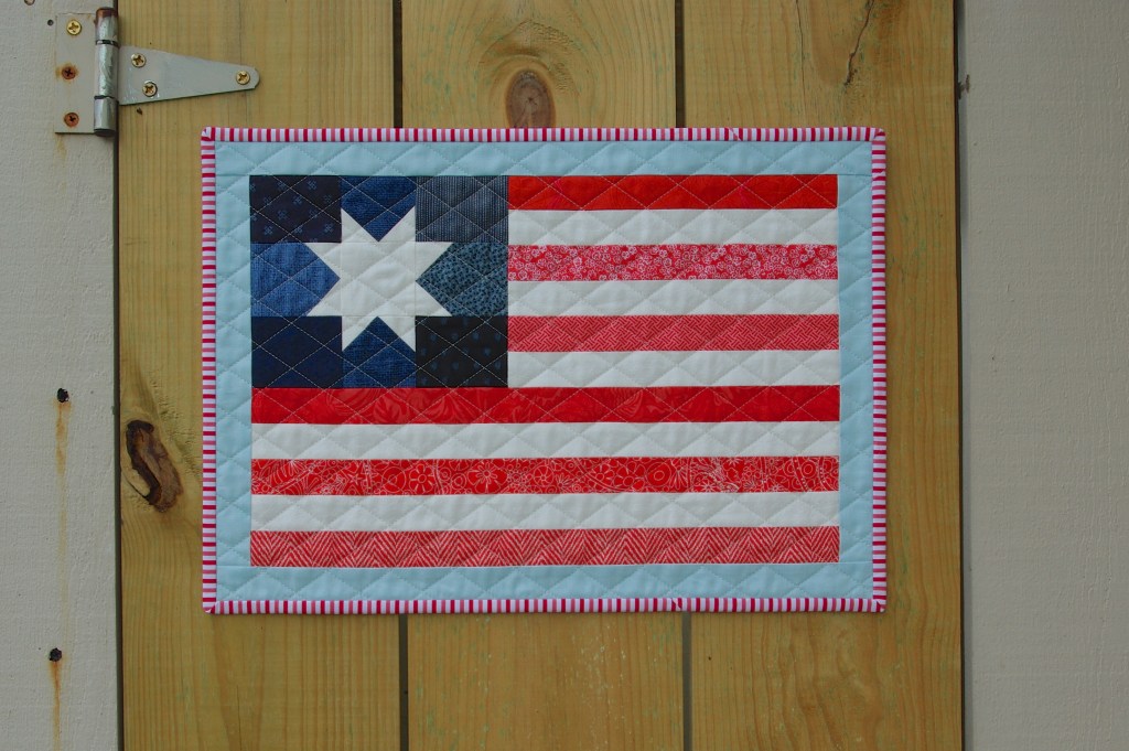 Patriotic Flag Mini Quilt – Monday Morning Designs