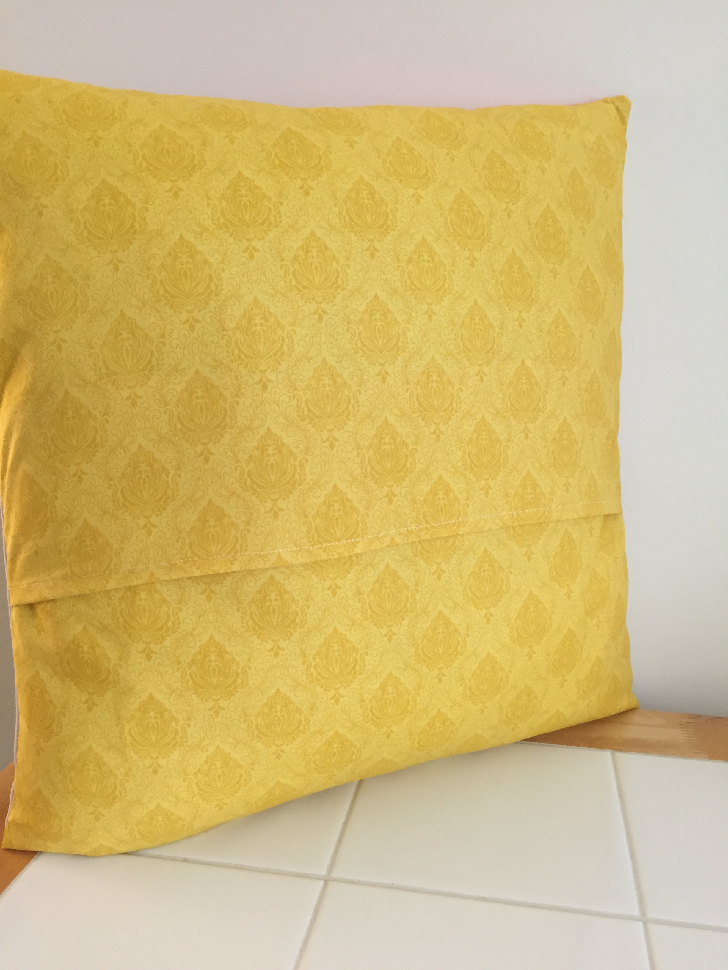 Mitered Borders on Pillows – Monday Morning Designs