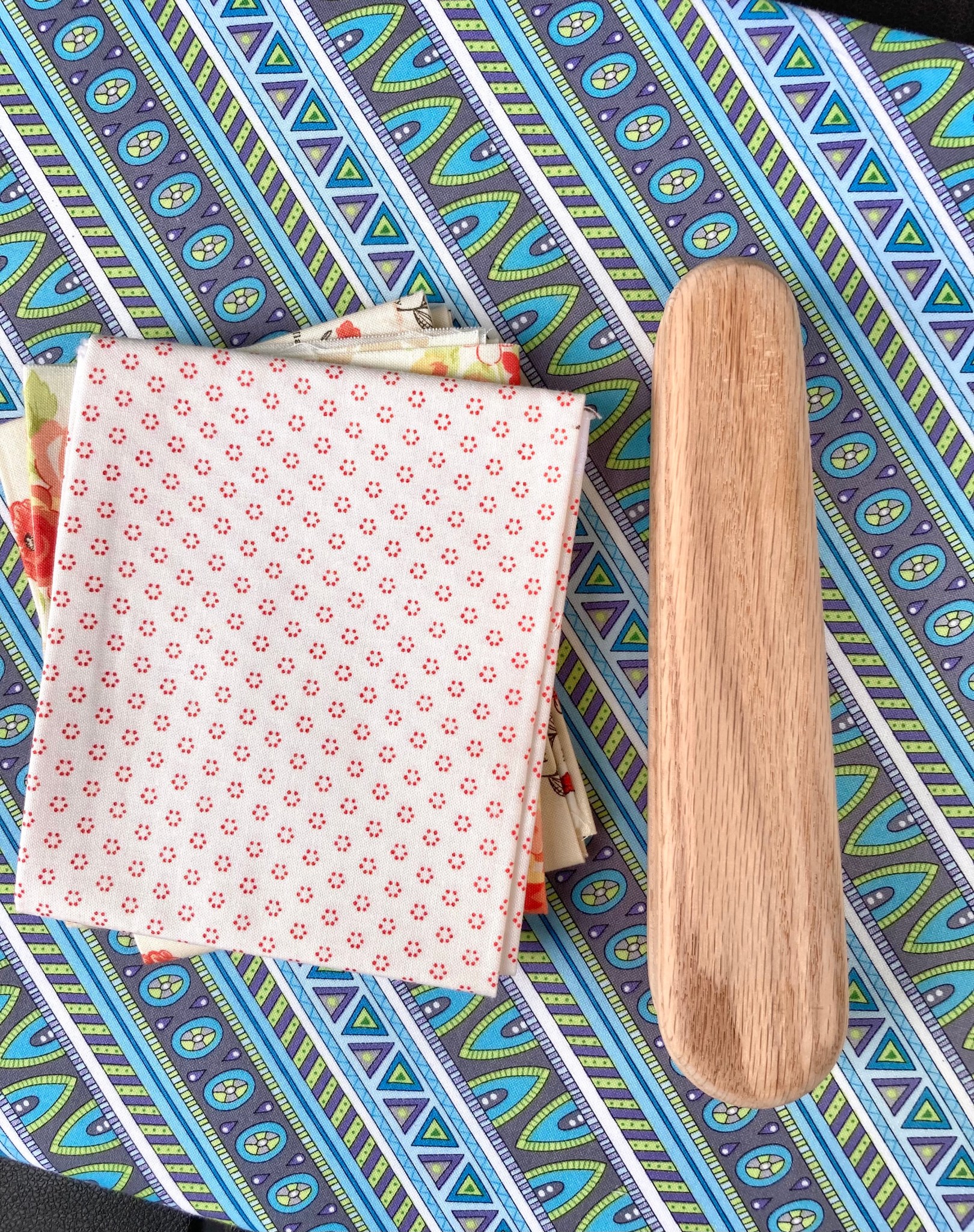 Quilting with a Tailor’s Clapper – Monday Morning Designs